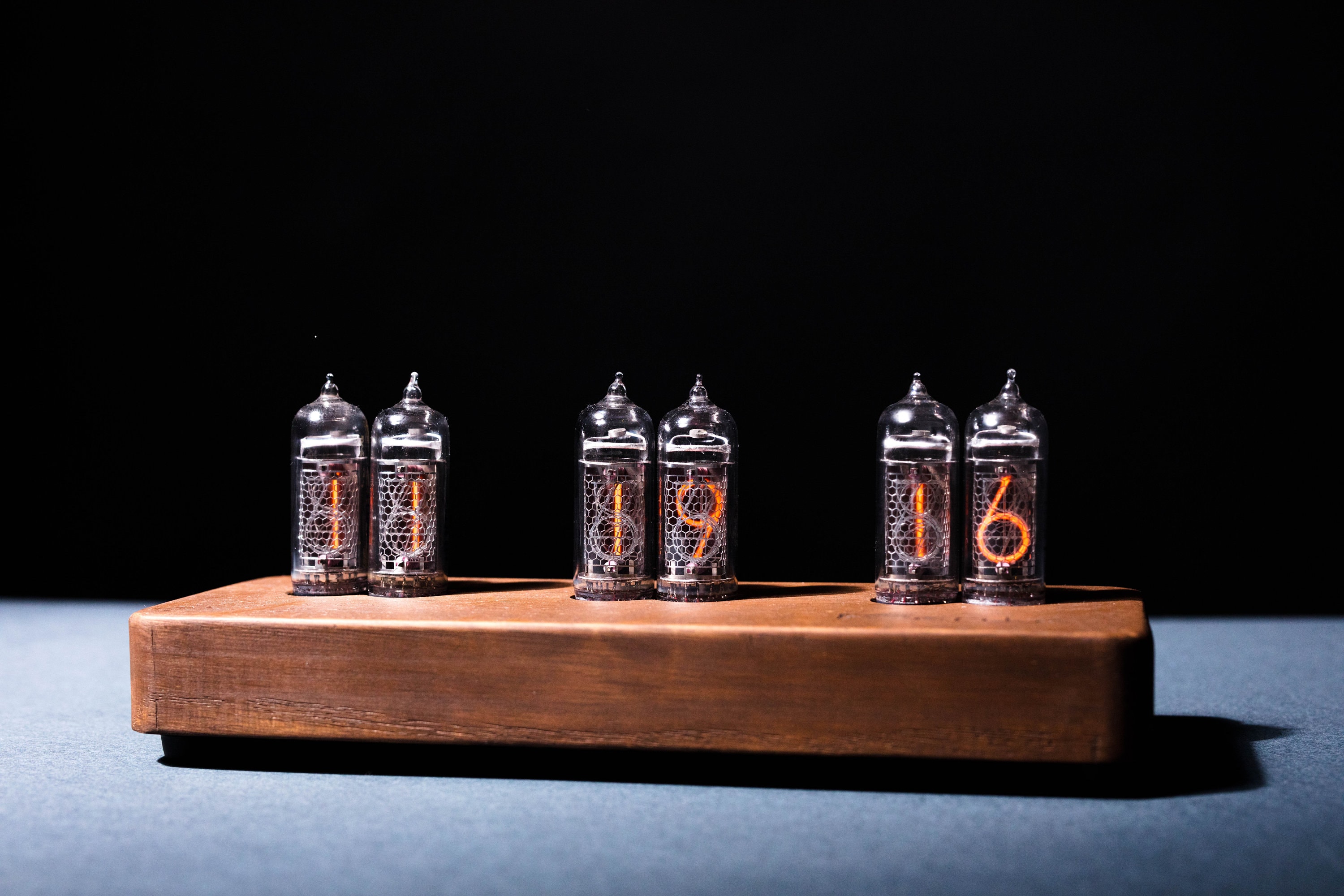 Clock on Vacuum Tubes Indicators IN-14 Tubes Clock With 6 Tubes ...