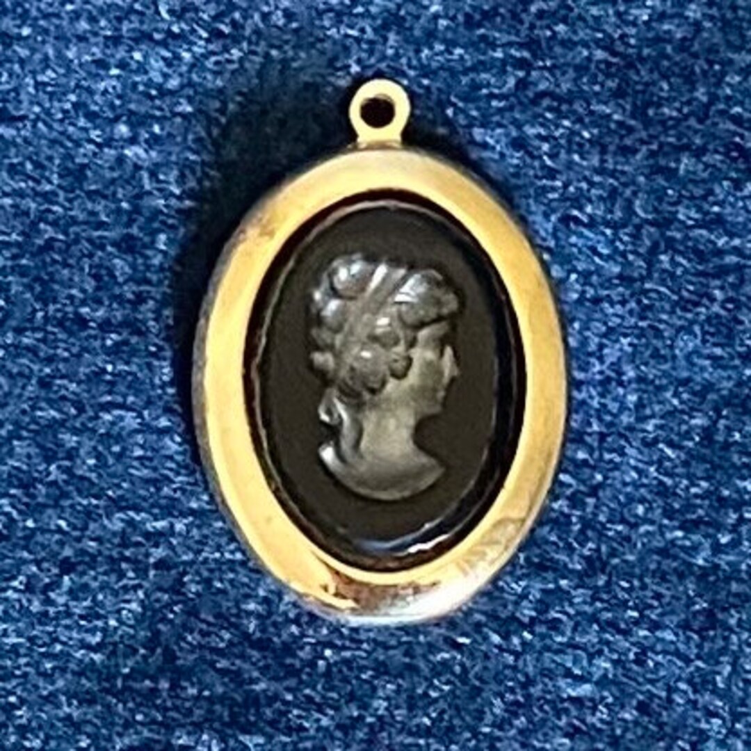 Vintage Signed Sarah Coventry Black Cameo Pendant - Etsy
