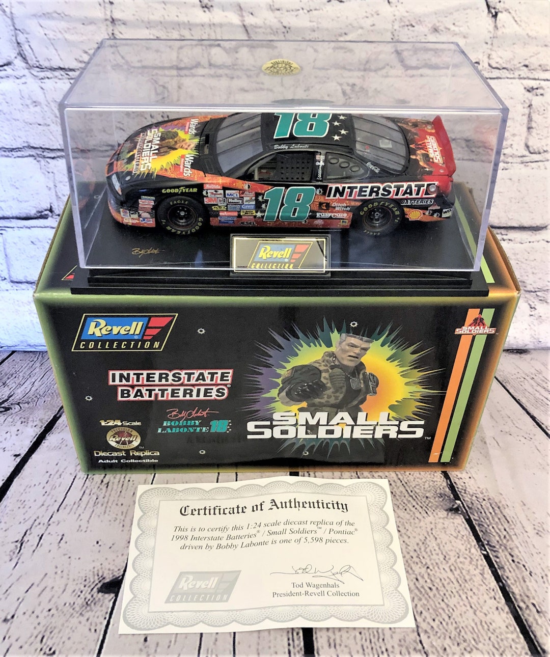 Revell Bobby Labonte 18 Interstate Batteries Nascar Diecast Car 1:24 ...