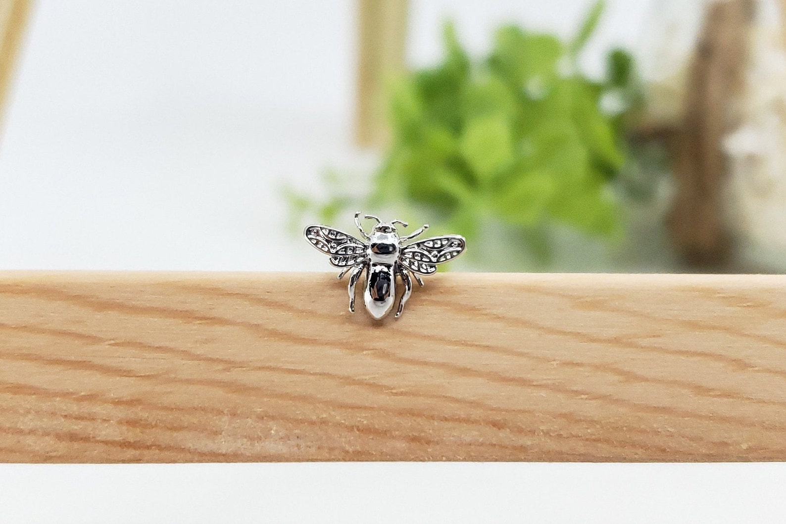 16G Bee Detailed Cartilage Piercing/ Various Post Bar - Etsy
