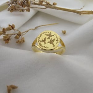 Hummingbird Ring 14K Gold, Personalized Signet Ring, Bird Engraved ...