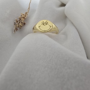 Grinch Ring, Grinch Face Engraved, Signet Rings, Grinch Jewelry, Trendy ...