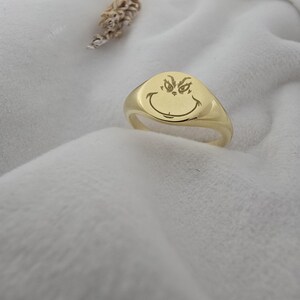 Grinch Ring, Grinch Face Engraved, Signet Rings, Grinch Jewelry, Trendy ...