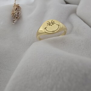 Grinch Ring, Grinch Face Engraved, Signet Rings, Grinch Jewelry, Trendy ...