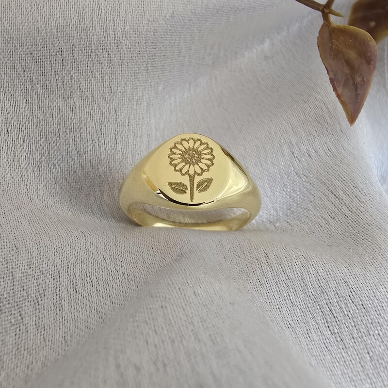 Wildflower Signet Ring - Etsy
