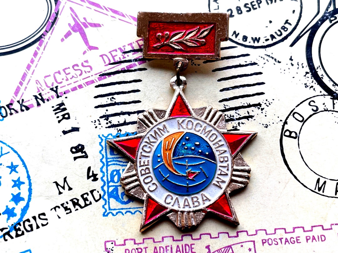 Glory to the Soviet Cosmonauts Vintage Collectible Pin Badge Type 1 ...