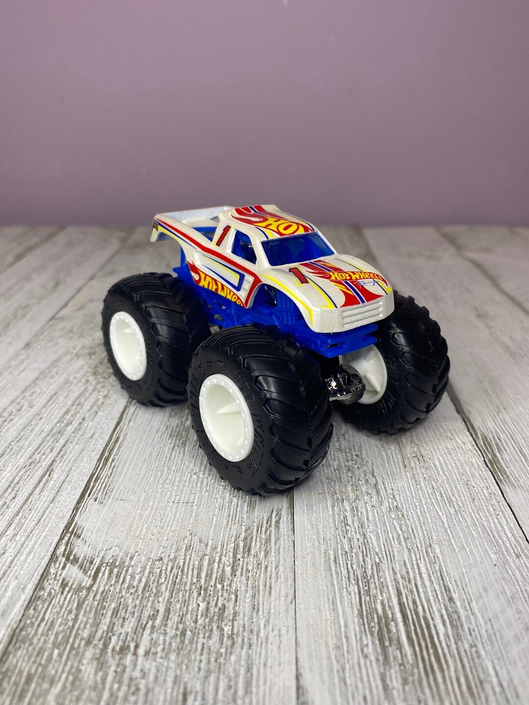 Hot Wheels Monster Trucks White Truck 1 Stunt Storm Giant Wheels Metal Monster Truck Vehicle 1: ...