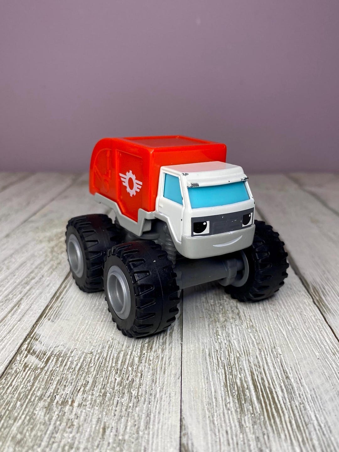 Blaze and the Monster Machines Debris Garbage Truck Diecast Vehicle ...