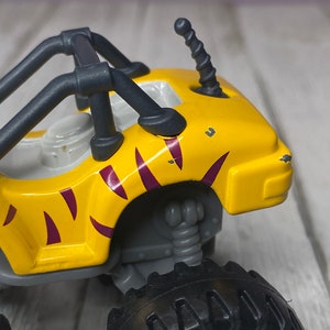 Blaze and the Monster Machines Stripes Truck Diecast Vehicle (nick Jr ...