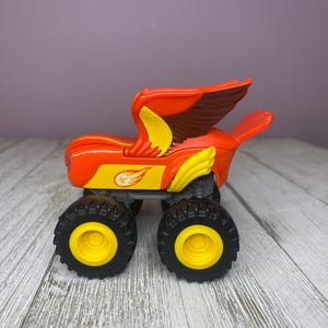 Blaze and the Monster Machines Wild Wheels Falcon Blaze Diecast Vehicle ...