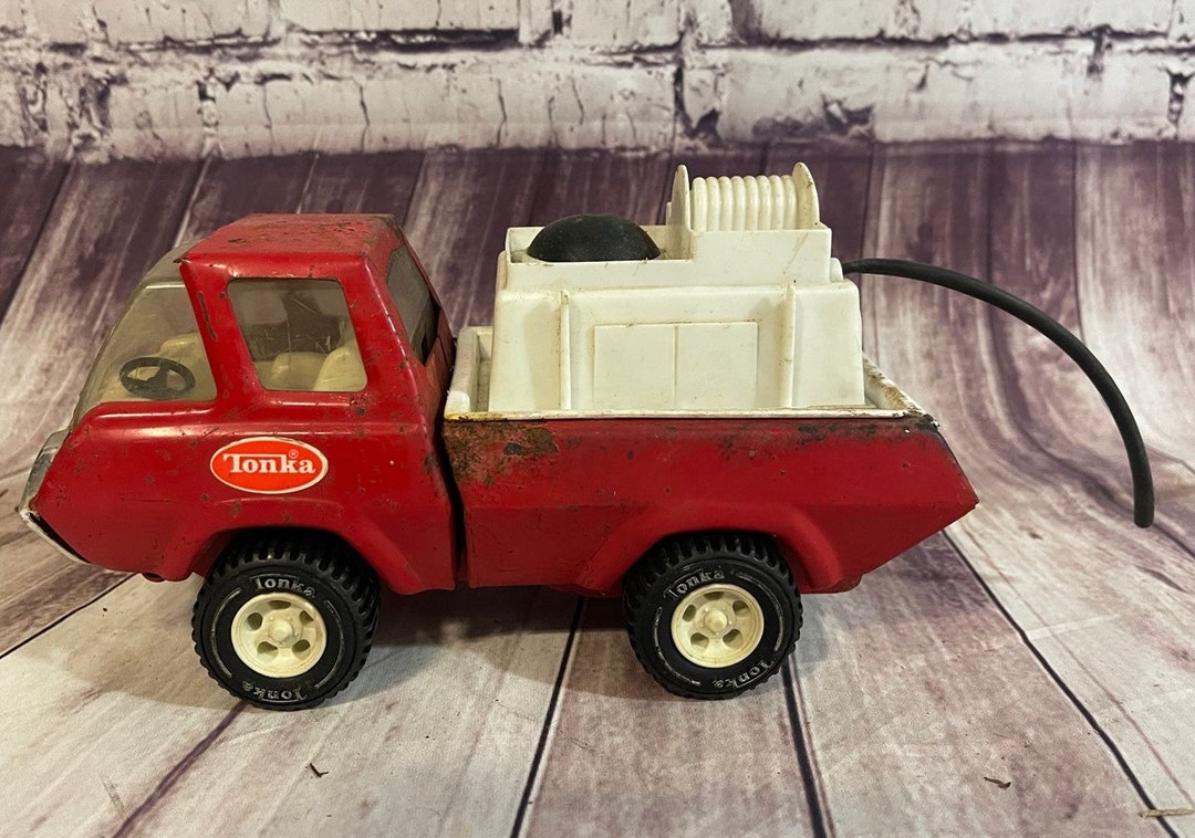 Vintage Small Red Tonka Water Pumper Fire Truck W/ Hose Pressed Metal ...