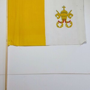 Vintage 1940 Catholic Flag of the Vatican Linen 11.5 X 15 Free Shipping ...