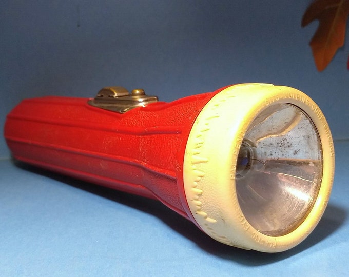 Flashlight Flashligt Gits Molding Chicago 1950's Plastics Red and White ...