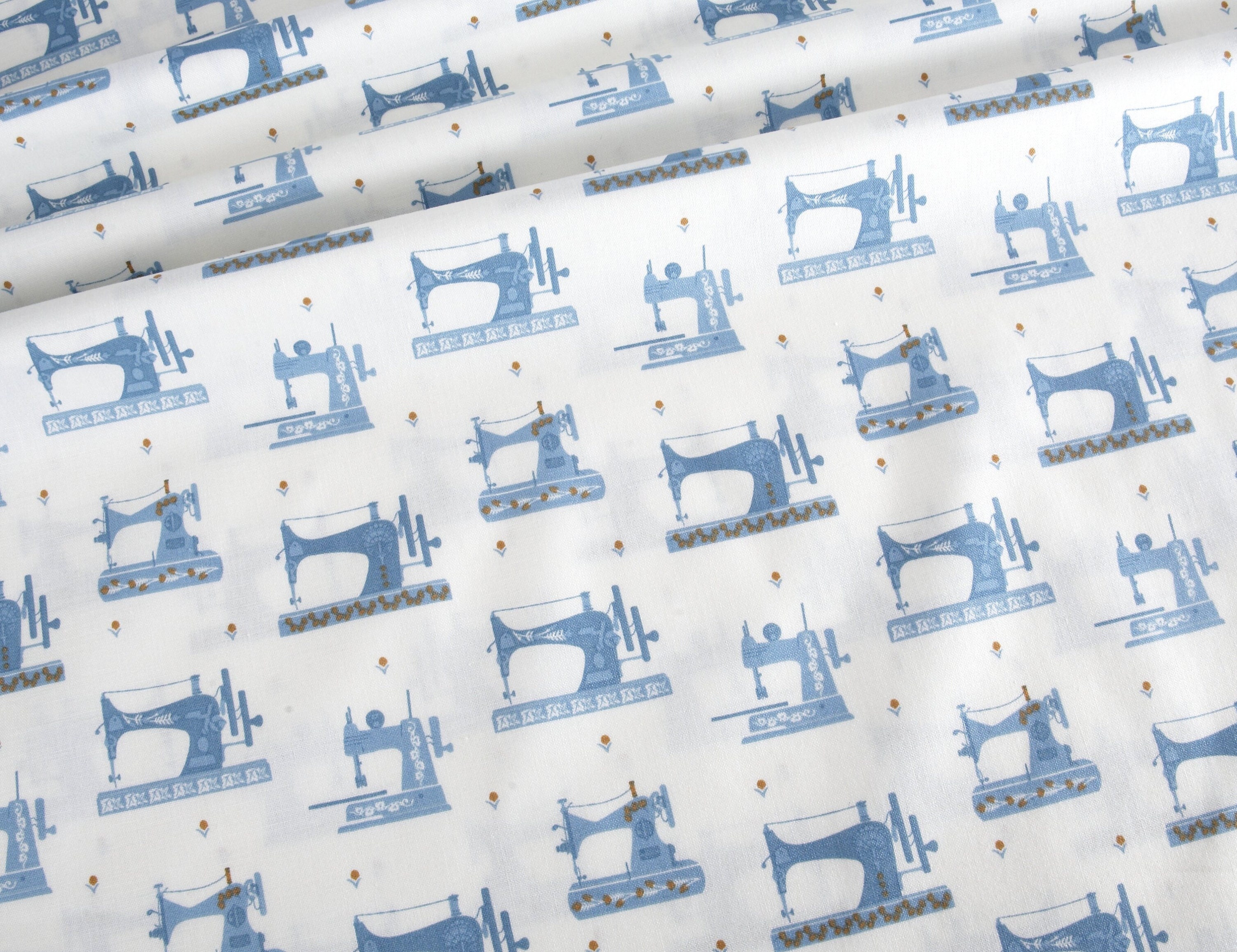 Birds and Bobbins Quilting and Craft Cotton Fabric by Debbie - Etsy