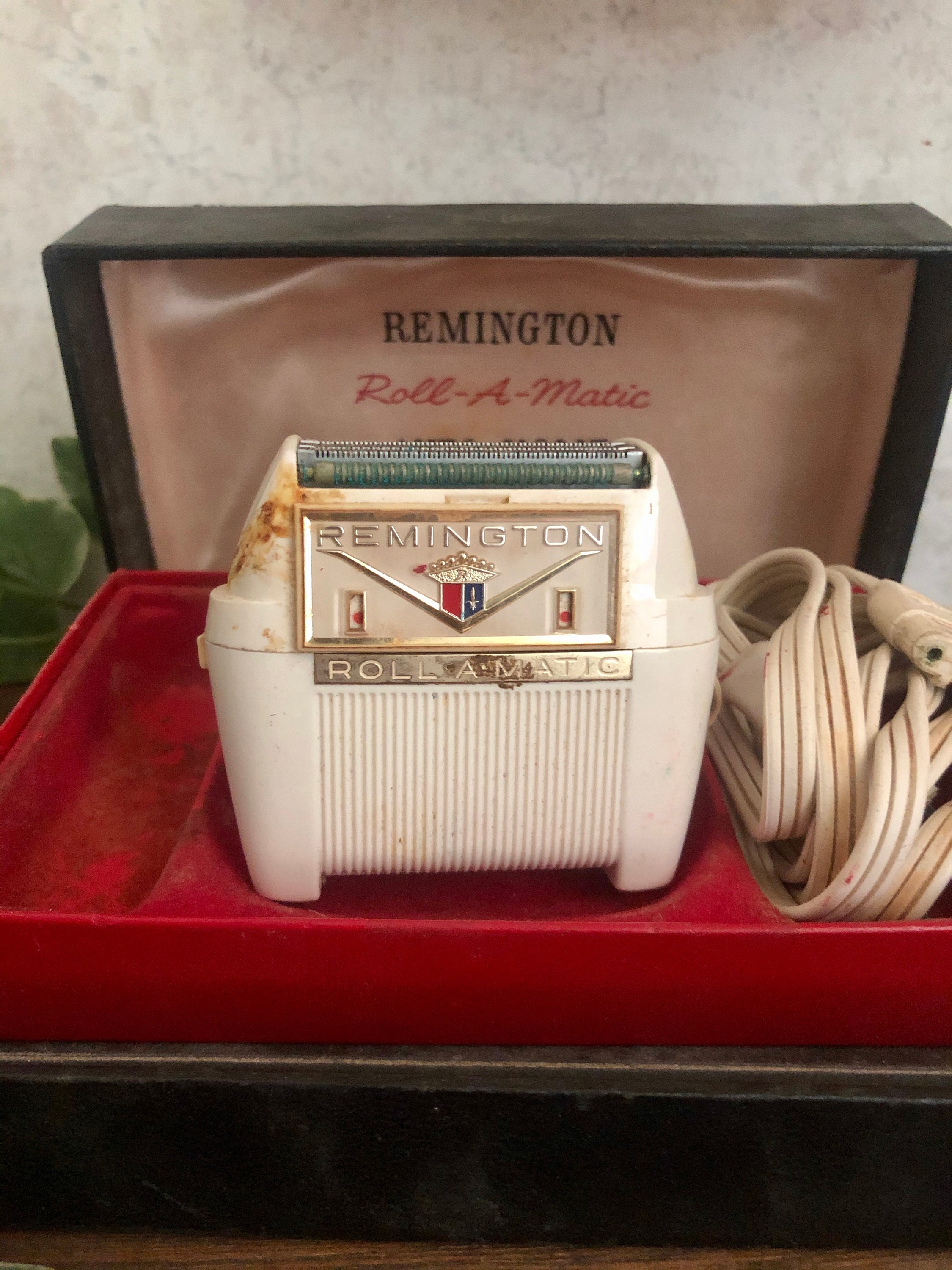Vintage 1950s REMINGTON Roll-a-matic Home Electric Shaver | Etsy