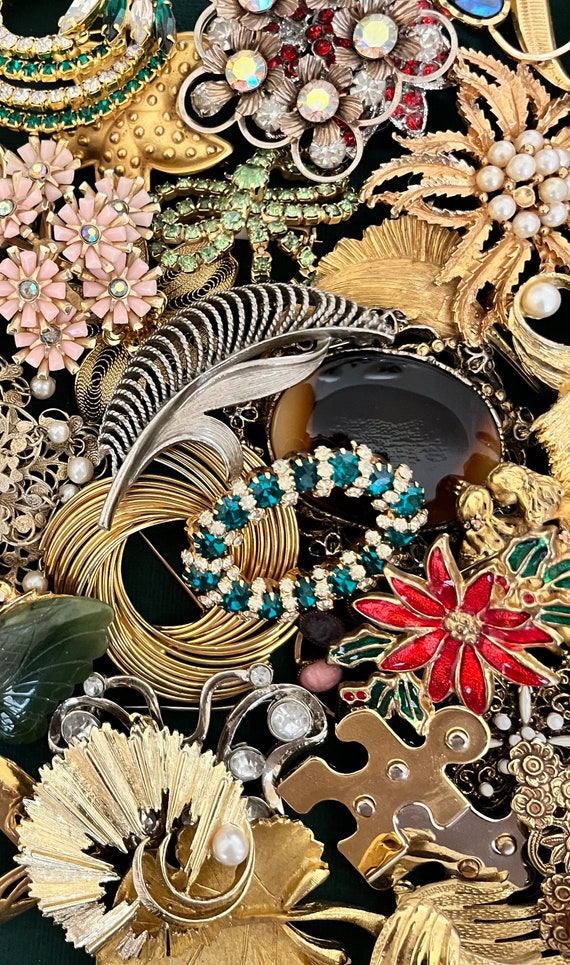 Vintage 3 Piece Brooch Gem