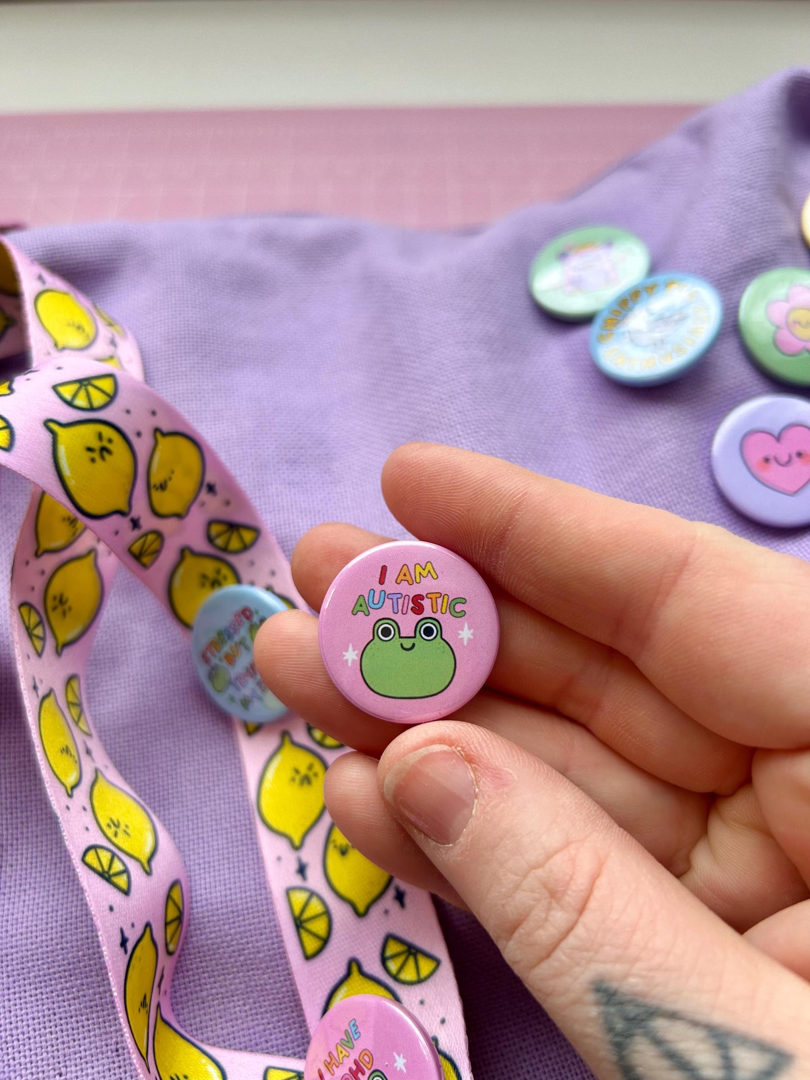 I Am Autistic : 25mm Button Badge - Frog - Neurodivergent Communication ...