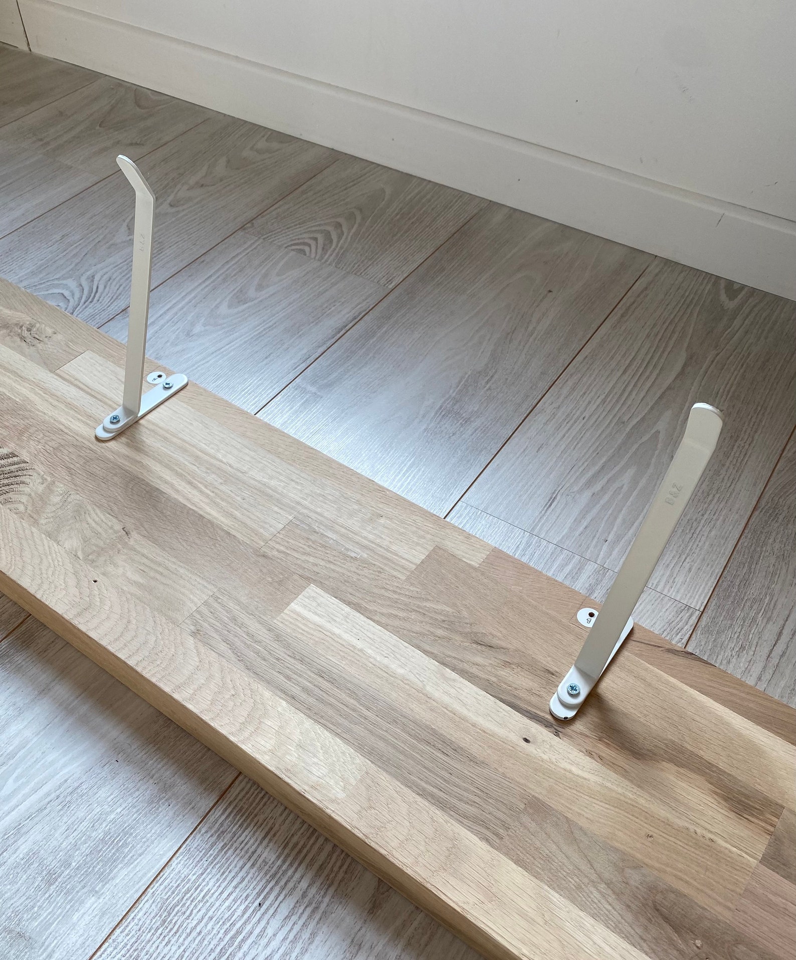 Heizkörperregal aus massiver Eiche ohne Wandbefestigung - Etsy.de