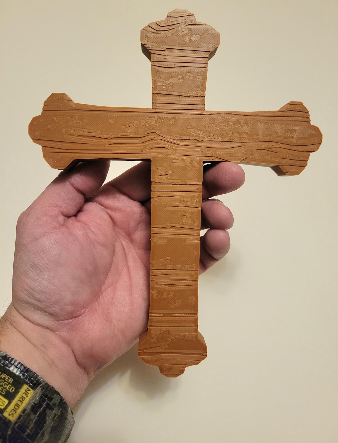 3D Printed Crucifix - Similar to Roblox Doors - Wooden Cross Pattern - Etsy