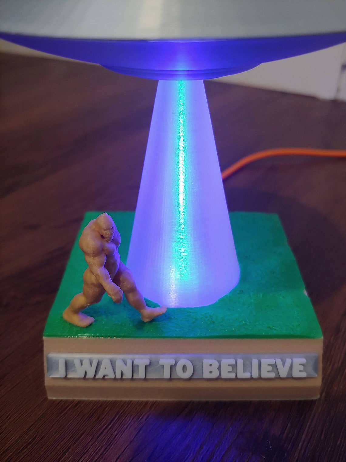 I Want to Believe Desk Sculpture: Bigfoot, UFO Abduction Lamp (USB ...
