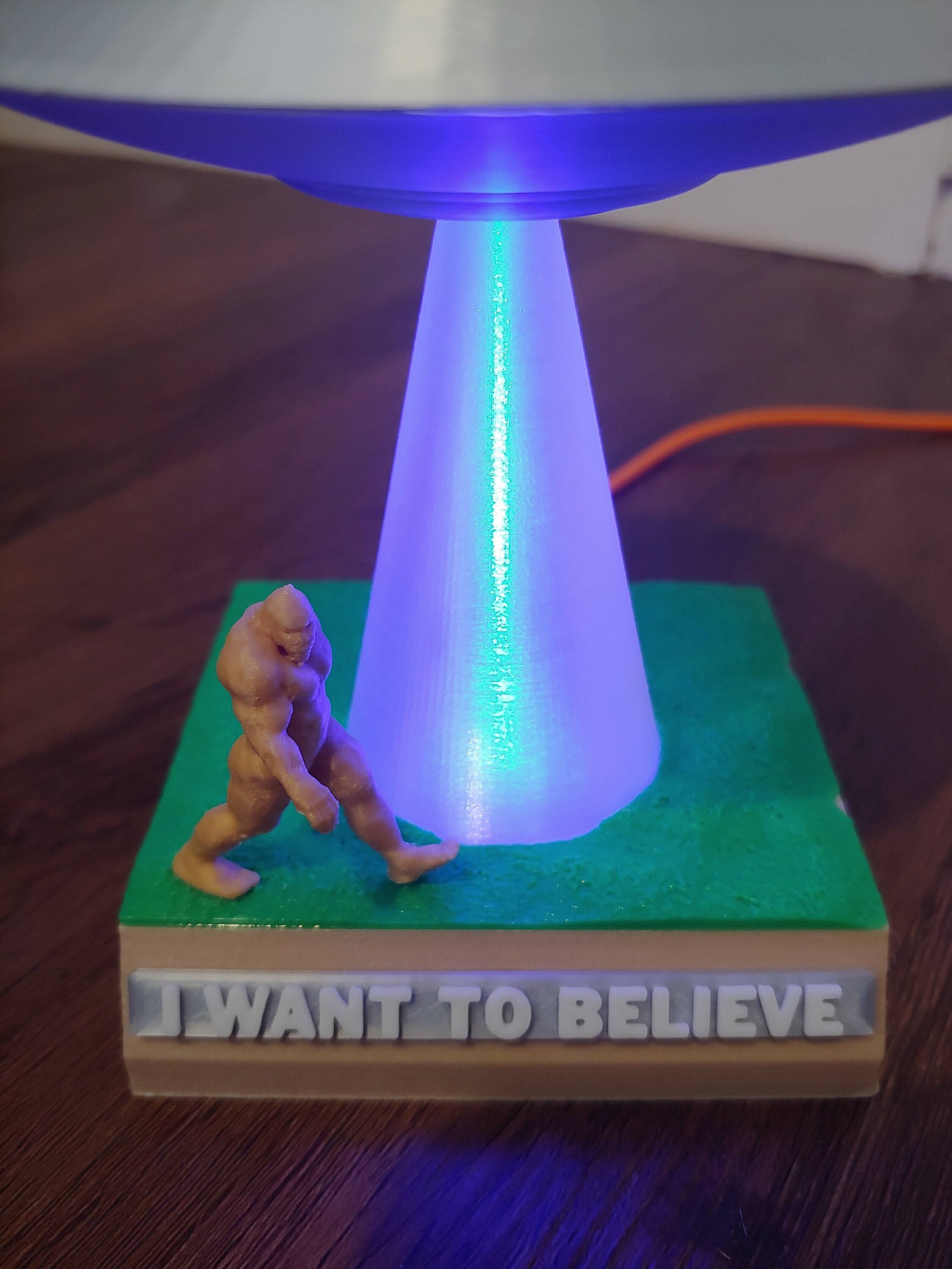 I Want to Believe Desk Sculpture: Bigfoot, UFO Abduction Lamp (USB ...