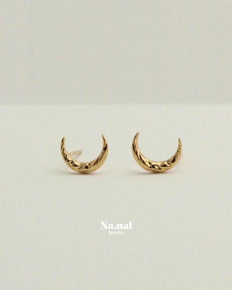 Crescent Moon Stud Earrings in 18K Gold Tiny Crescent Moon - Etsy