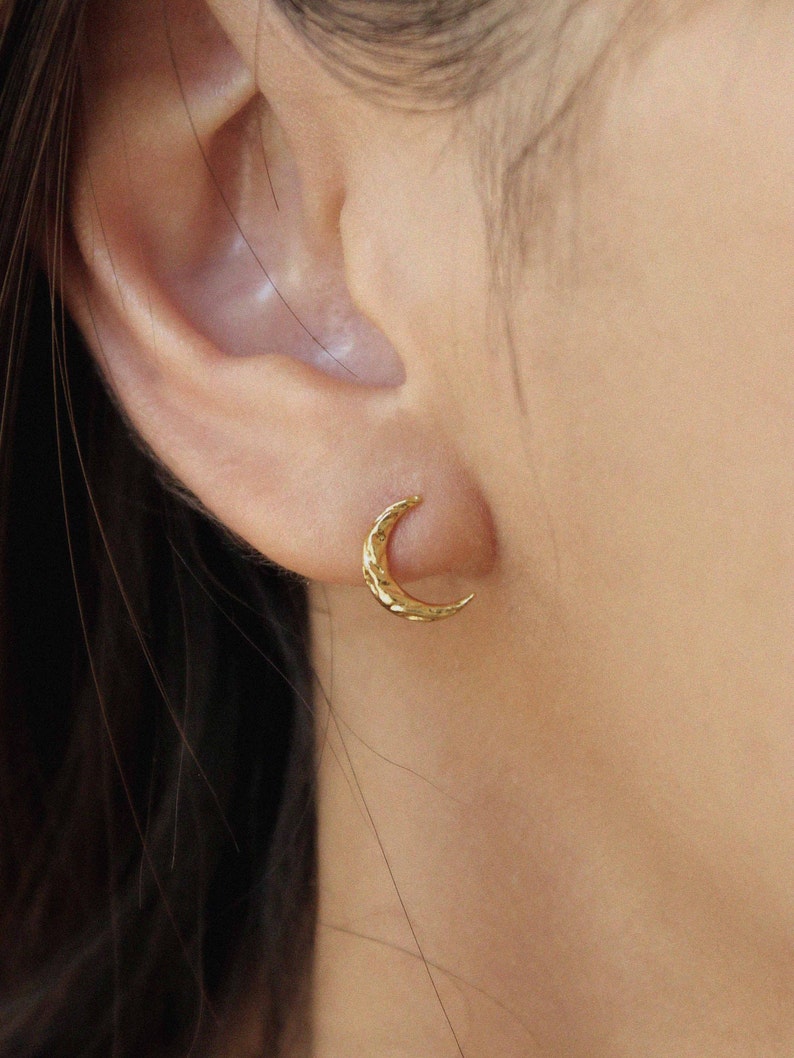 Crescent Moon Stud Earrings in 18K Gold Tiny Crescent Moon - Etsy