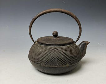 Japanese Tetsubin Nanbu Tekki Teapot Cast Iron TEA KETTLE, Spotted Design, Mint Vintage Teapot ...