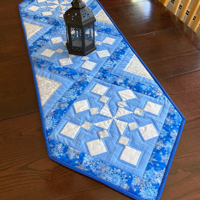 Book Table Runner Quilt - Etsy