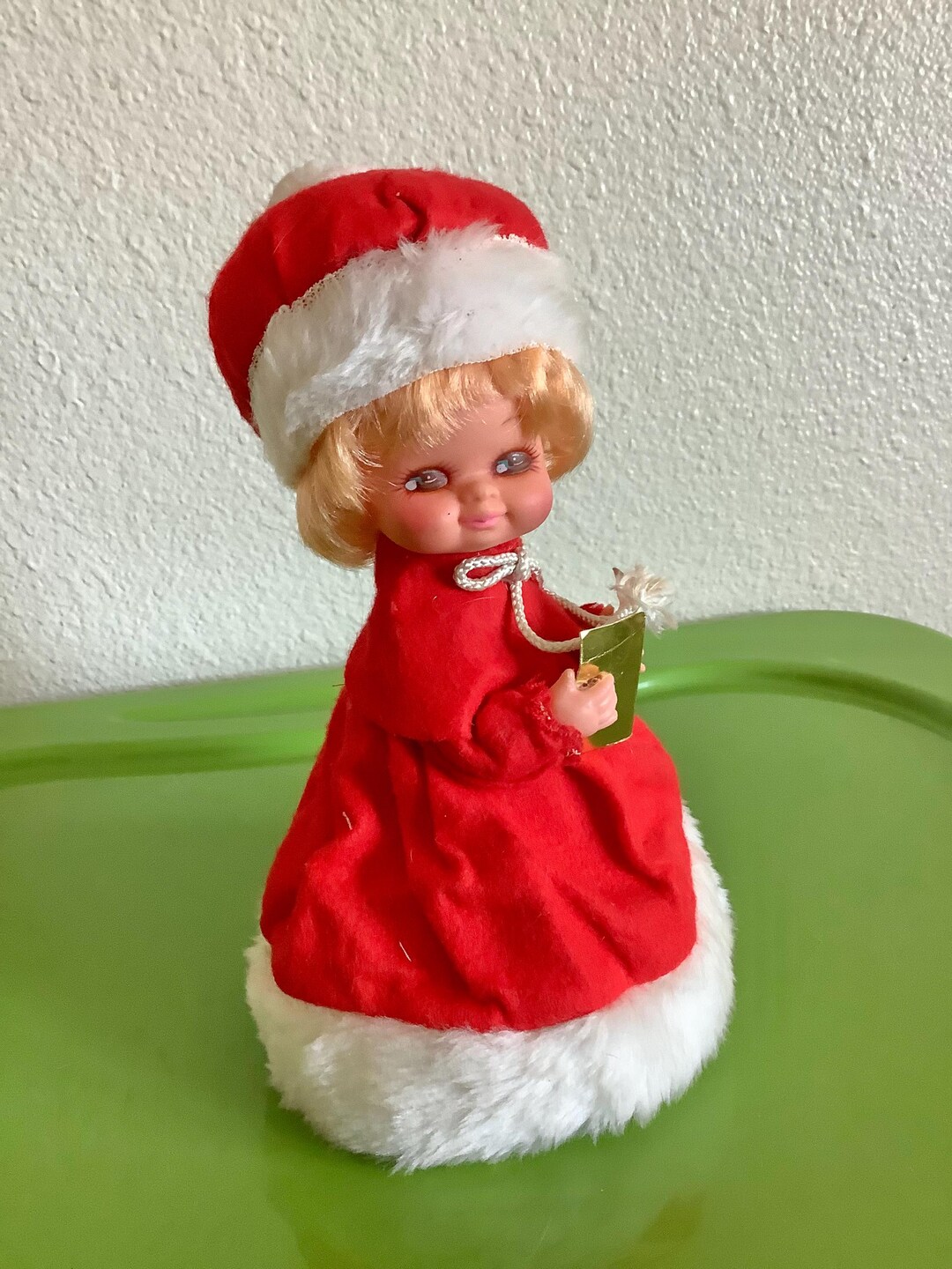 Vintage 1960’s Commodore Revolving Wind up Musical Christmas Caroling ...