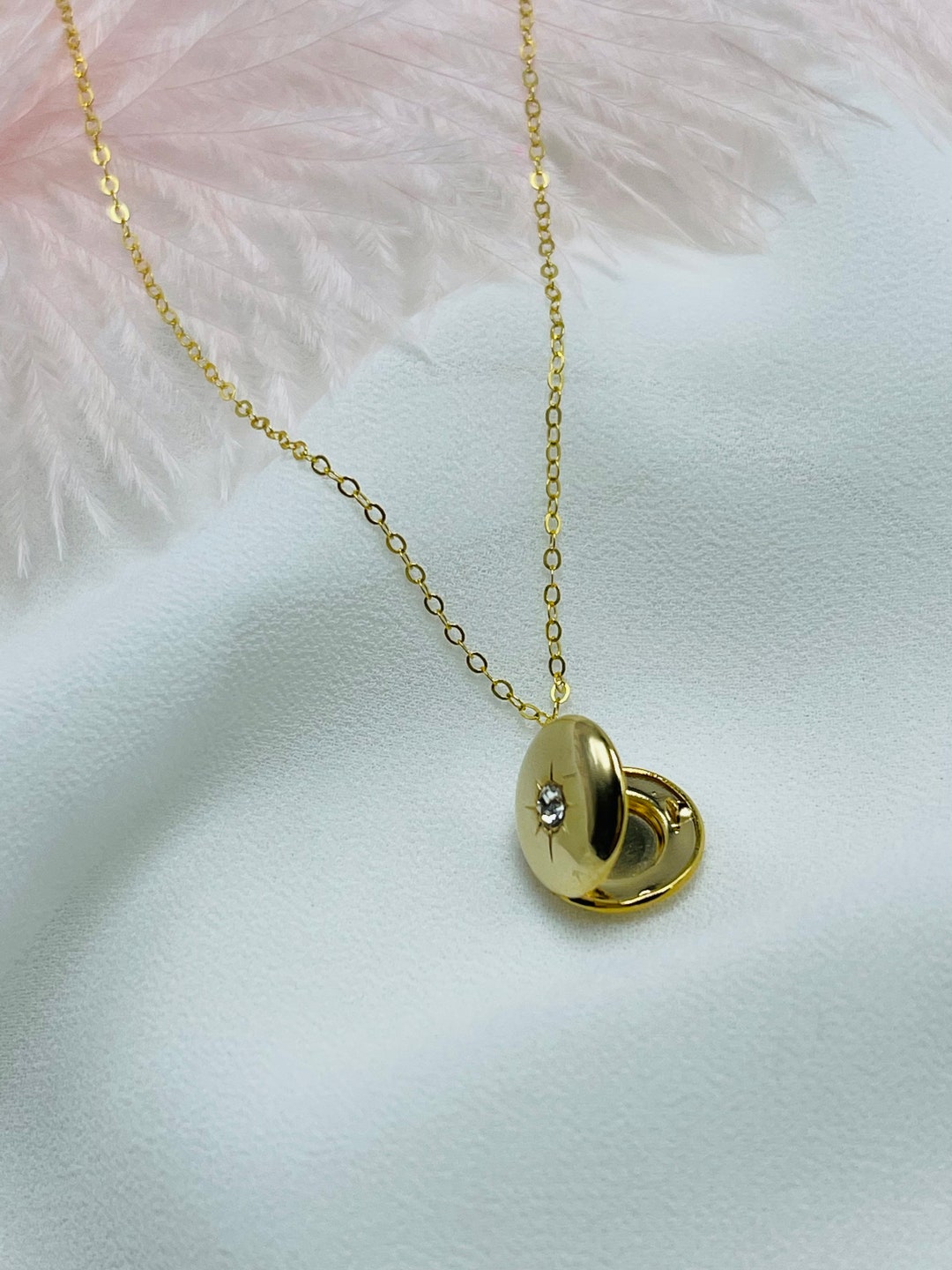 Gold Round Locket Necklace, Locket Necklace With Photo, Round Necklace ...