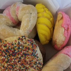 Mexican Sweet Bread/ Pan Dulce/ Variety of Traditional Mexican Sweet ...