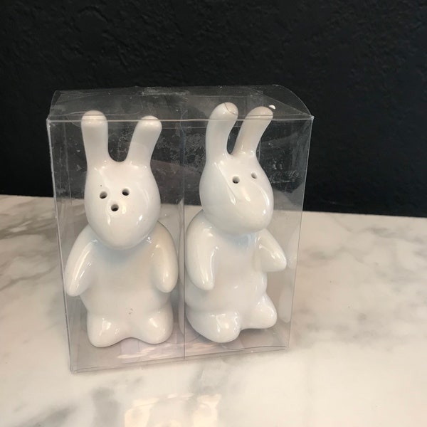 Bunny Salt and Pepper Shakers - Etsy