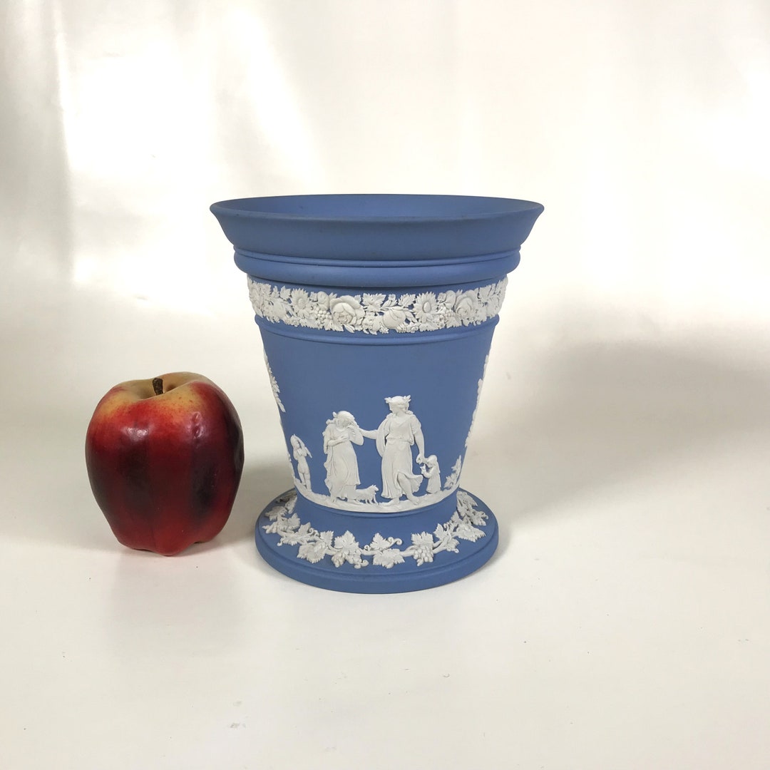 Large Ca. 1957 Wedgwood Solid Blue Jasperware Vase - Etsy