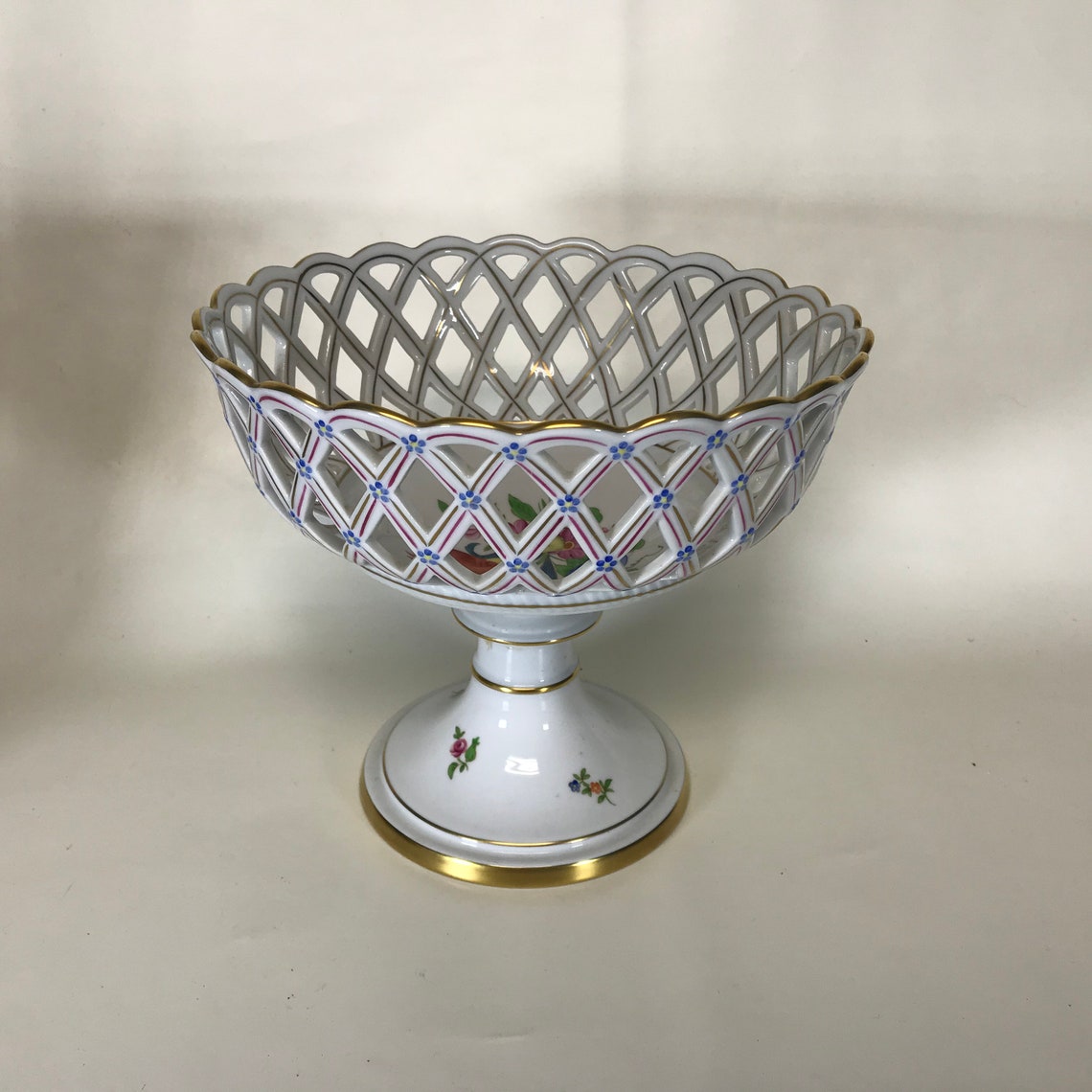 Herend Queen Victoria Porcelain Open Work Tall Pedestal Fruit - Etsy Sweden