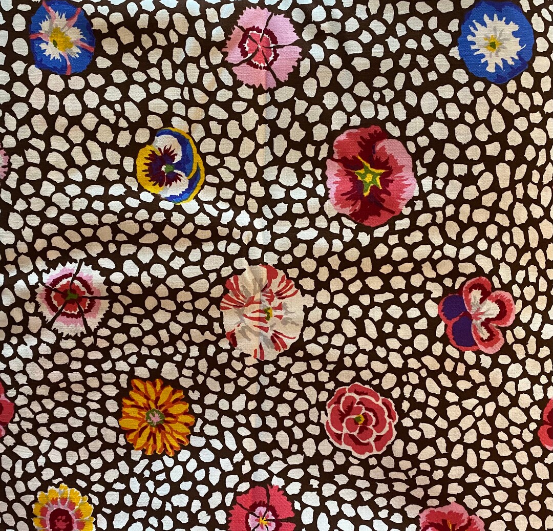 White Guinea Flower by Kaffe Fassett Face Mask - Fitted Cotton 2 Layer ...