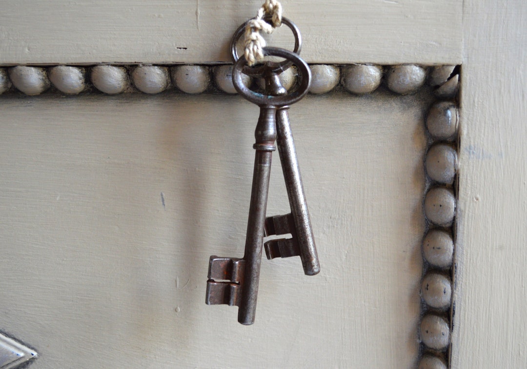 Old French Keys X 2 Vintage Iron Keys Farmhouse Keys Home - Etsy