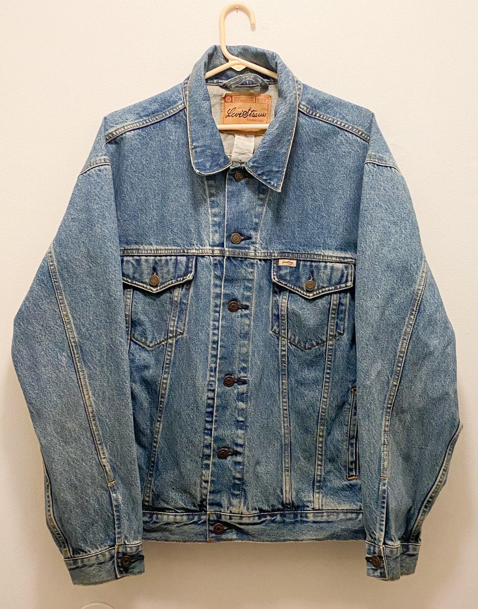 Upcycled Levi Denim Jacket Hand Painted Peace Sign Peace on Earth - Etsy