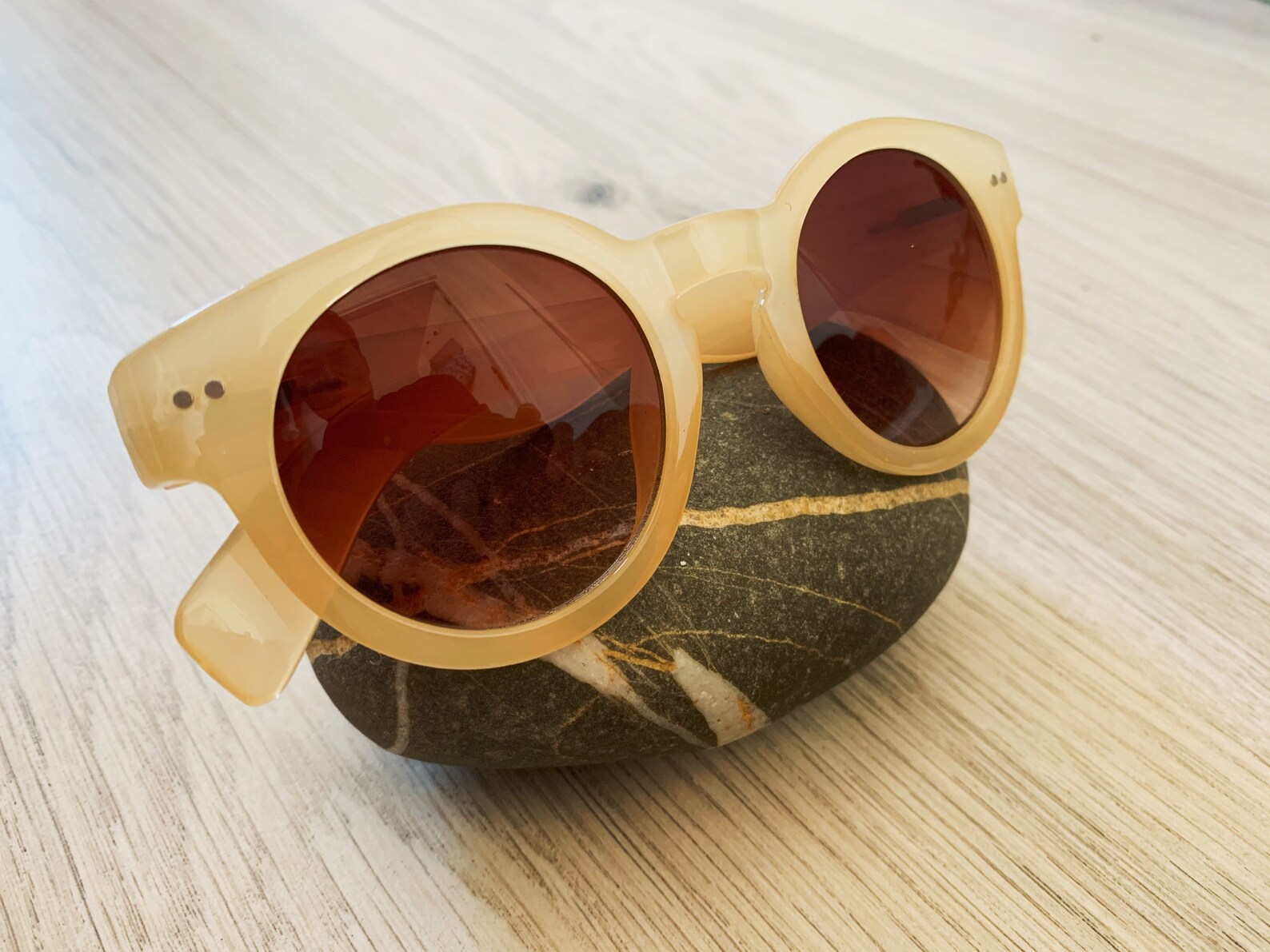 Retro style bold frame round shape Celebrity ladies fashion | Etsy