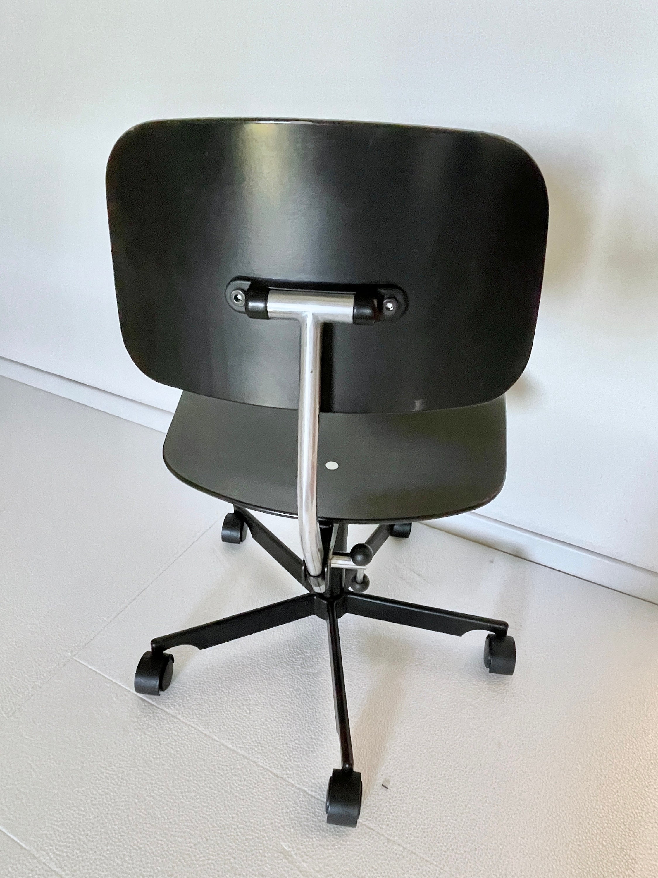 KEVI chair 2003 Fritz Hansen, Danish design icon by Jørgen KEVI chair 2003 Fritz Hansen, Danish design icon by Jørgen