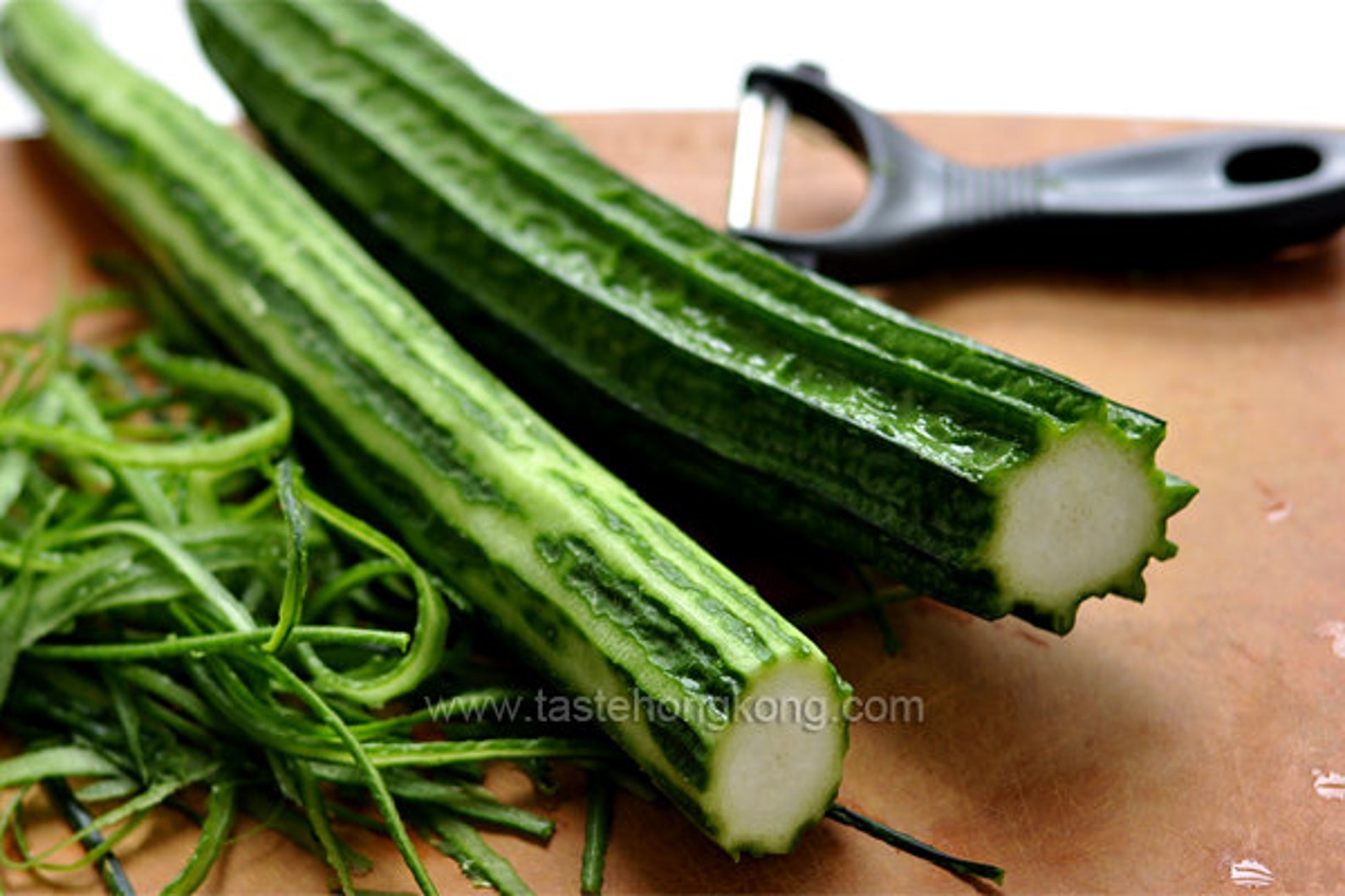 15 Cantonese Angled Luffa Seeds; JIAO GUA 廣東絲瓜 稜角絲瓜 角瓜 勝瓜; Ridged ...