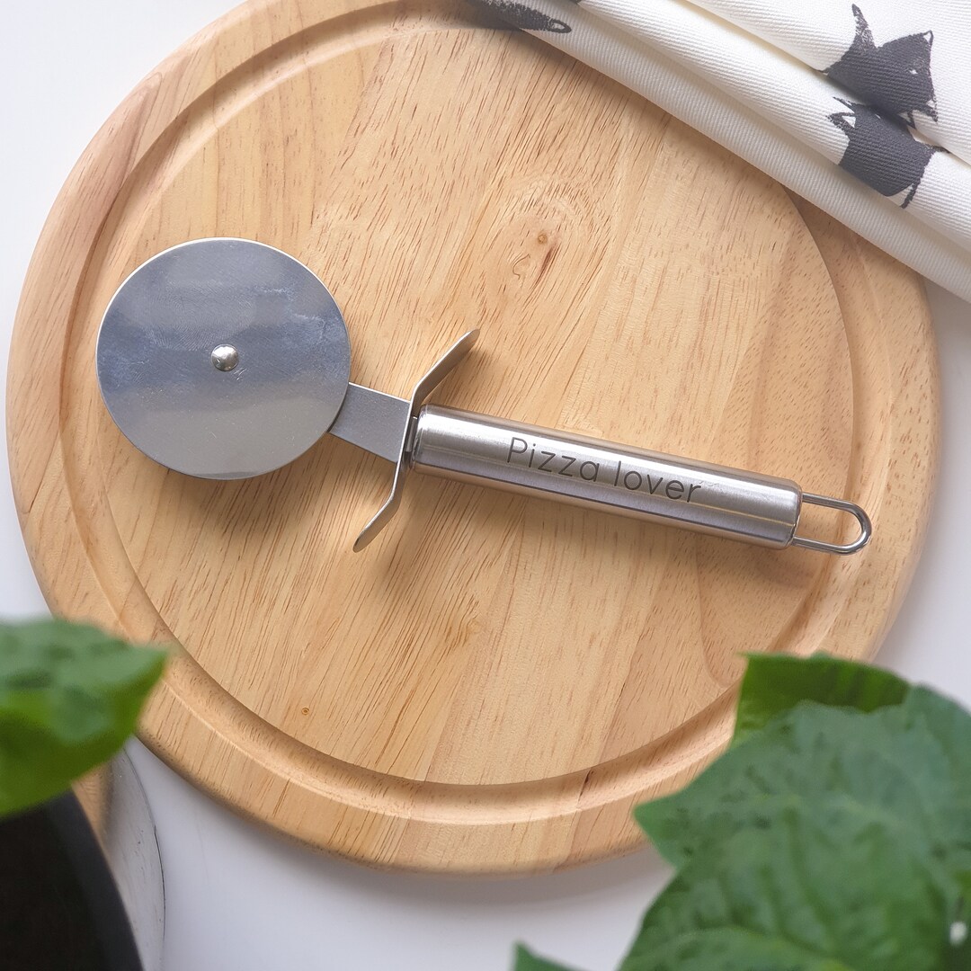 Personalised Pizza Cutter - Pizza Roller for Parties - Wedding Gift for ...