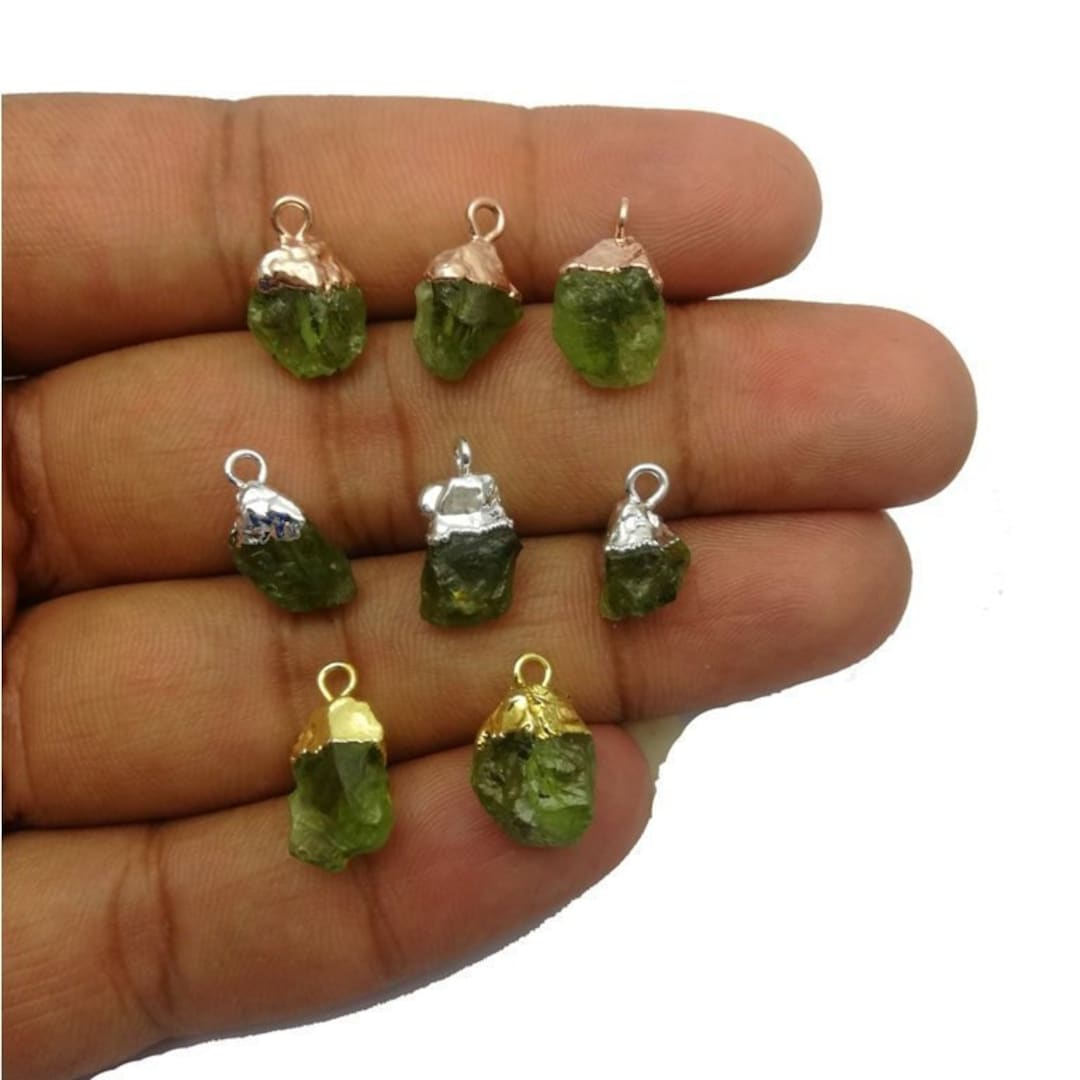 Peridot Grüner rauer galvanisierter Geburtsstein Charme Anhänger ...