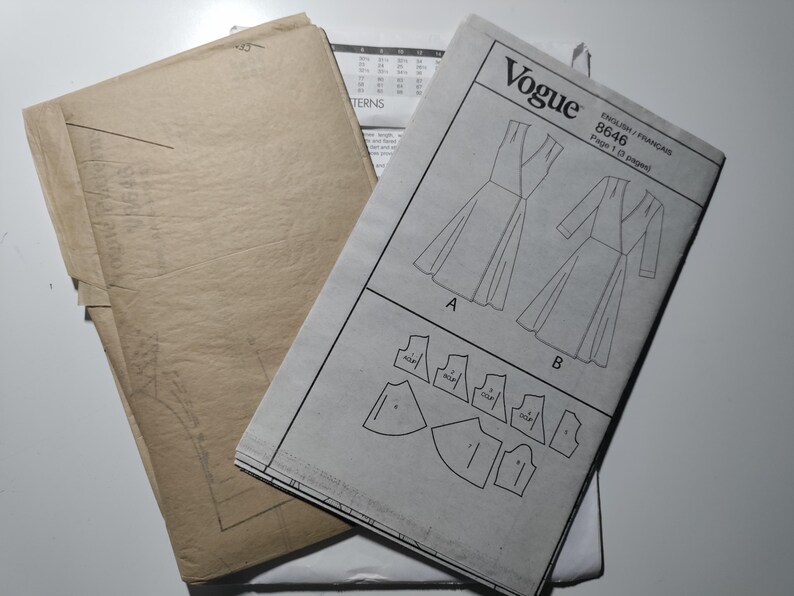 Vogue V8646 Close Fitting, Mid Knee, Wrap Dress With or Without Sleeves ...