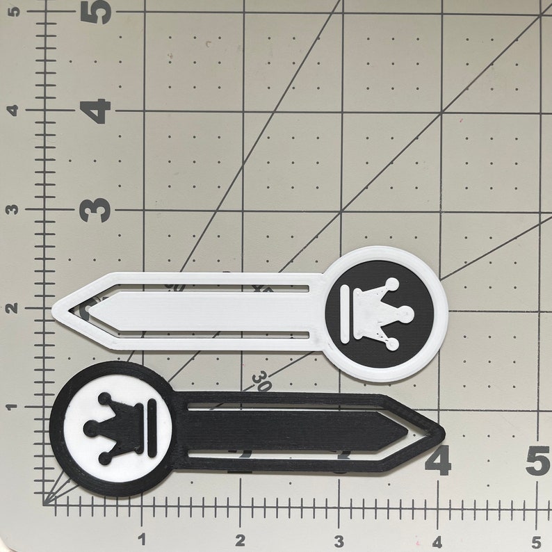 Chess Queen Bookmark Set Black and White Bookmark Queen - Etsy