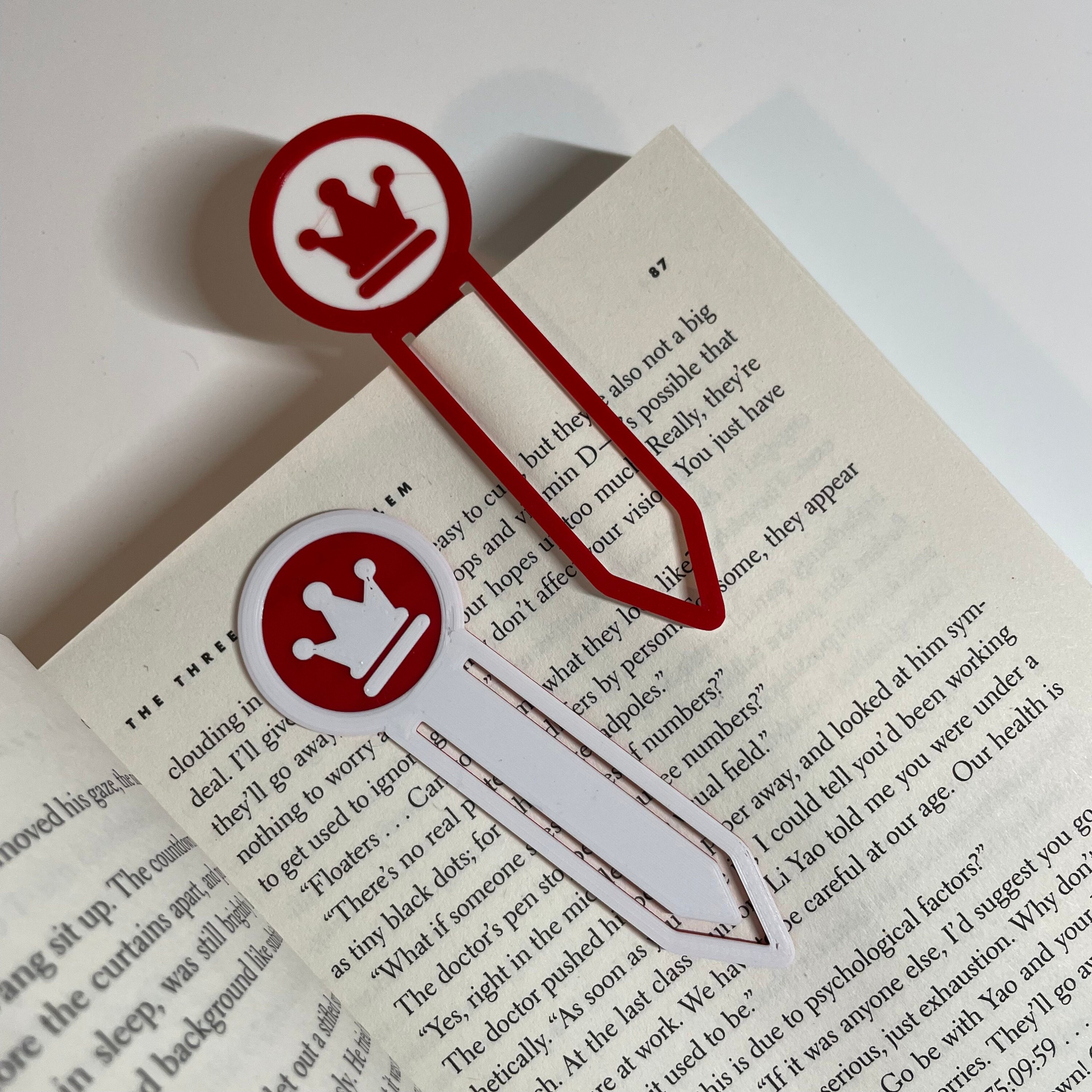Red Queen Bookmark Set | Red and White Bookmark | Red Queen Bookmark - Etsy
