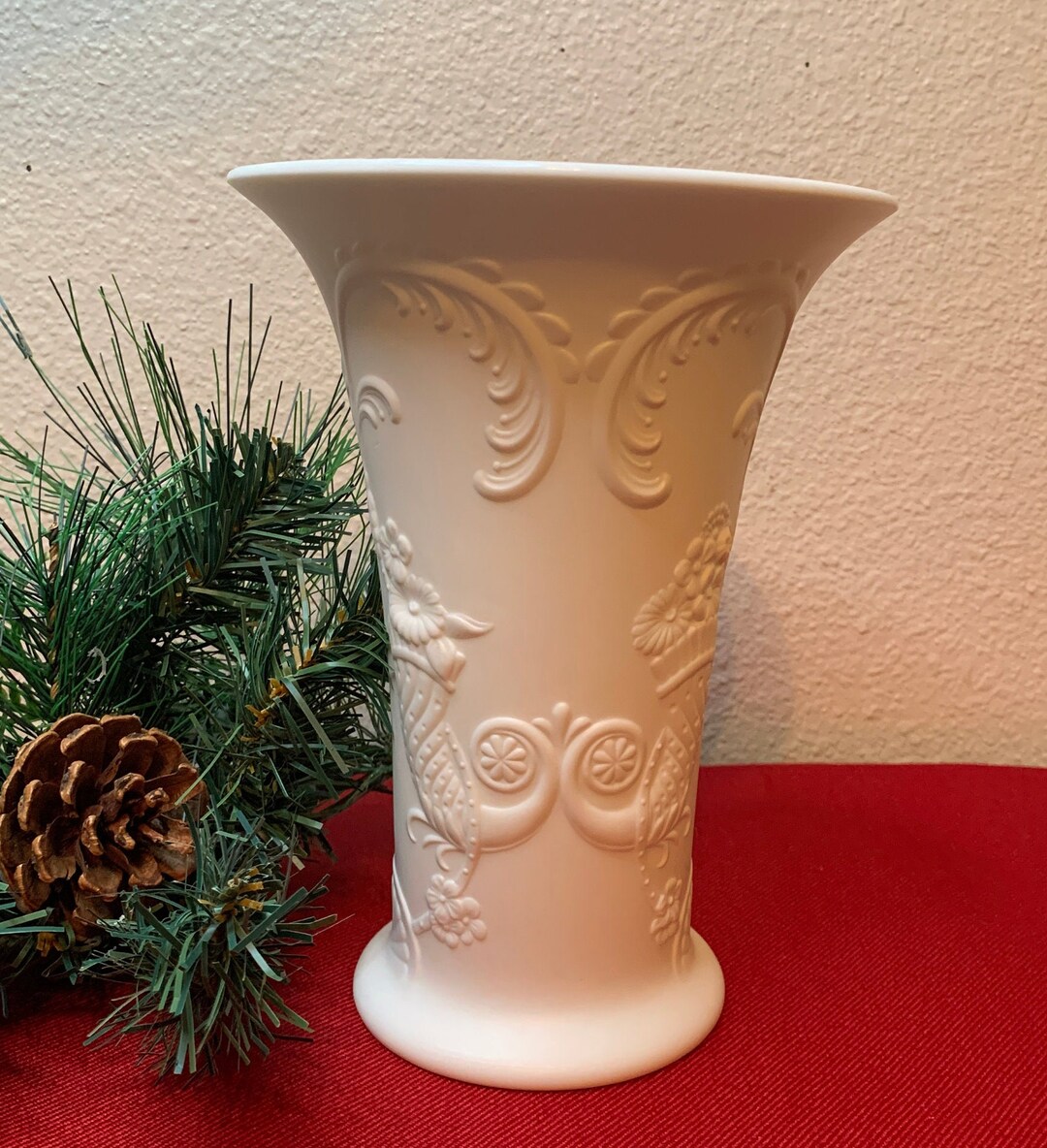 Vintage Kaiser Porcelain Vase - Etsy