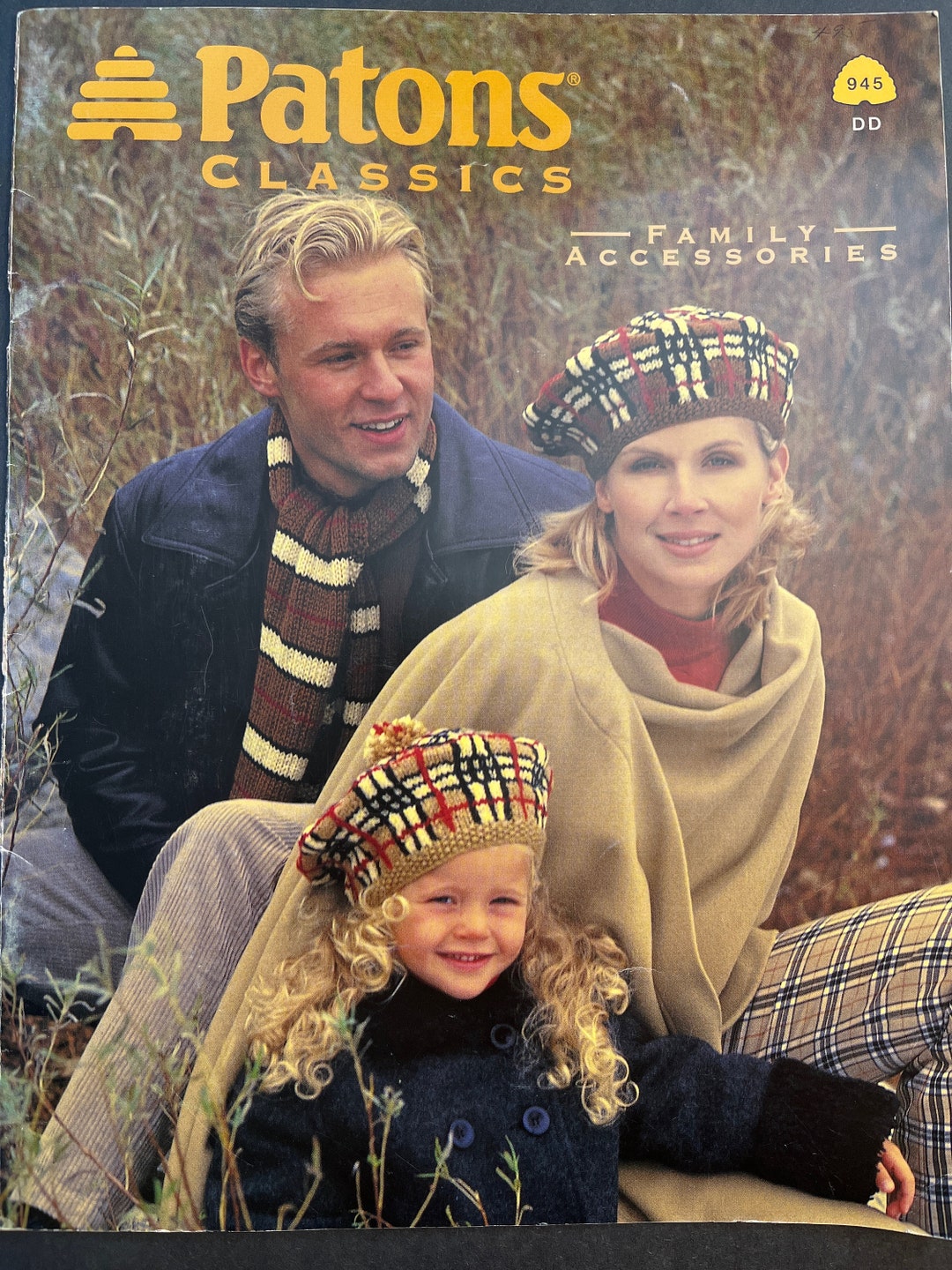 Patons Classics Family Accessories Hats Scarf Bag Knitting Pattern ...