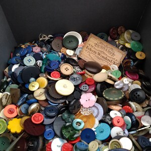 Assortment of Genuine Vintage Buttons. Pick Your Quantity. - Etsy