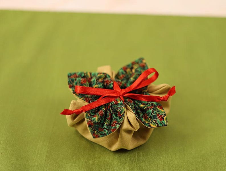 Petal Drawstring Gift Bag Sewing Pattern and Tutorial, Holiday Folded ...